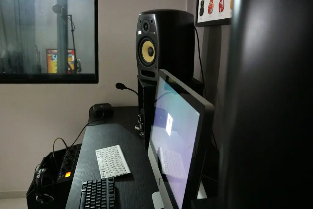 Get better sound in your videos with studio monitors — Creatorbeat