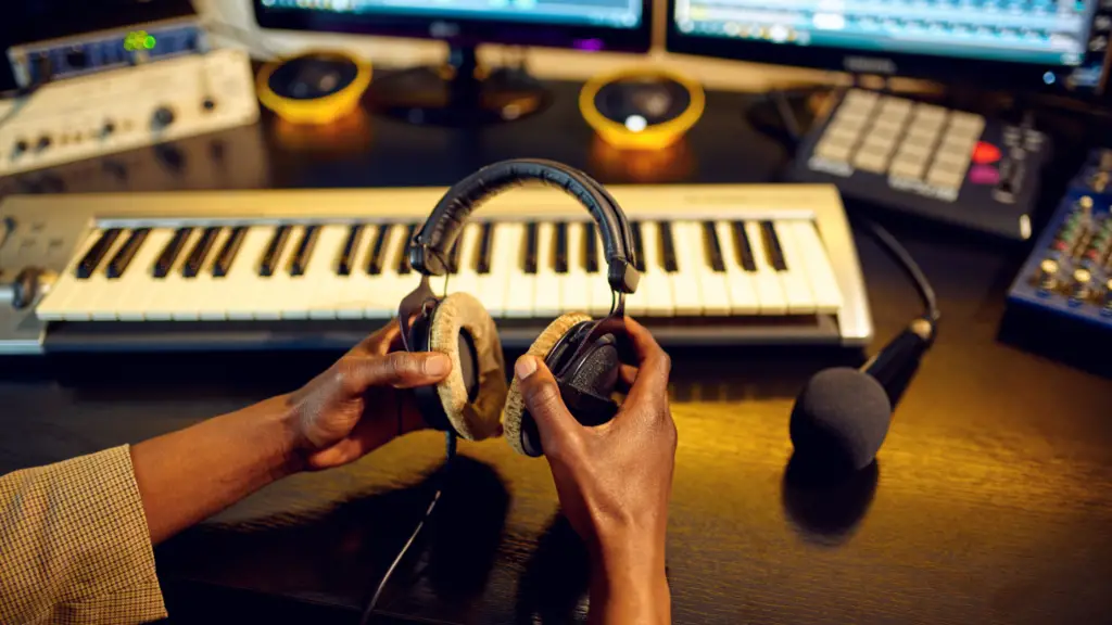 Choosing an audio interface for listening to music — Creatorbeat
